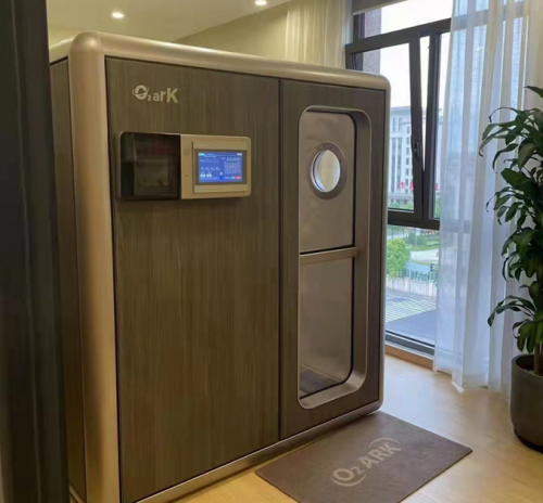 高压氧舱调节人体机能促健康 O2 ARK智能 “氧“生之所_凤凰网