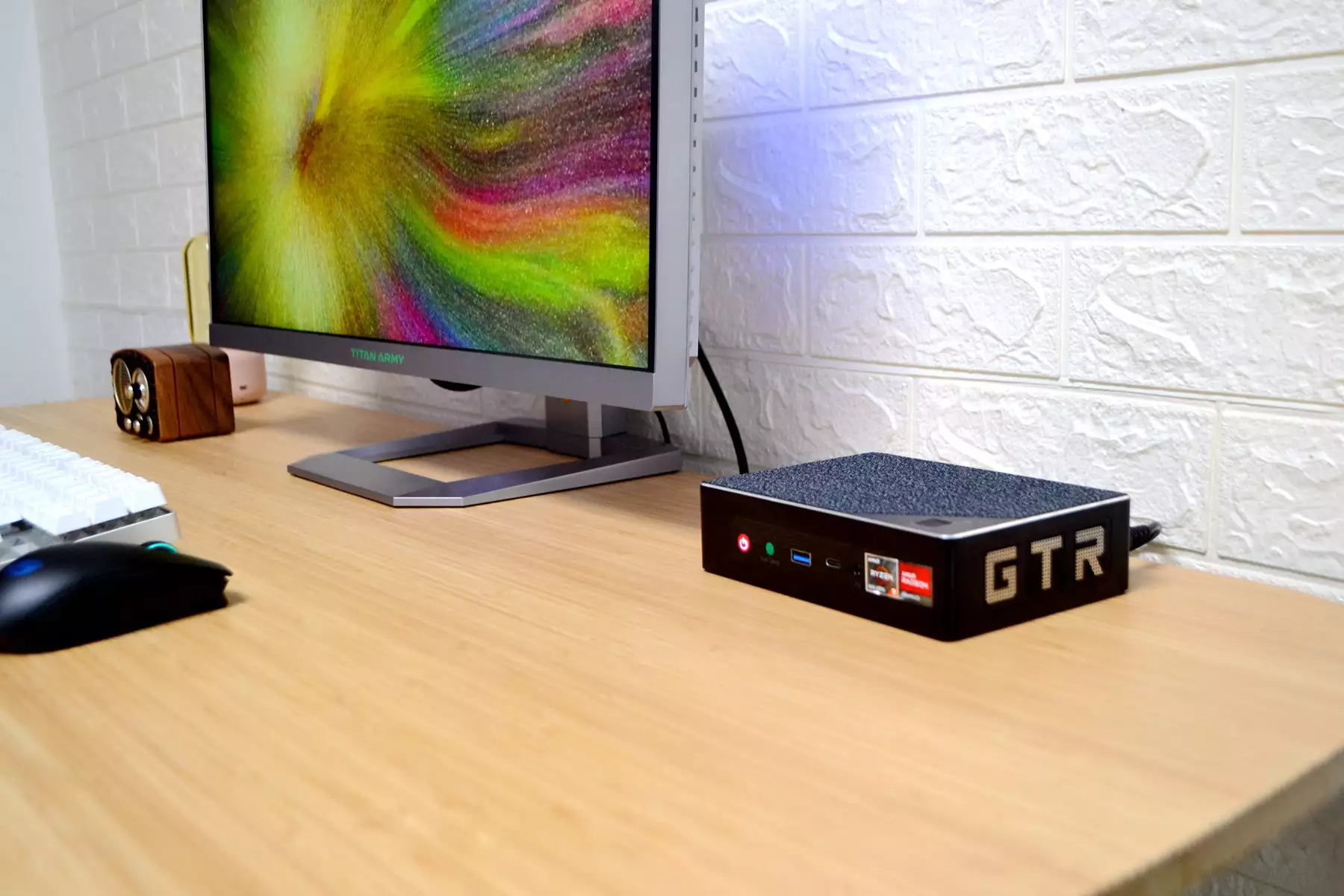 少了屏幕的迷你主机，比笔记本和台式机都香！零刻GTR6评测_凤凰网