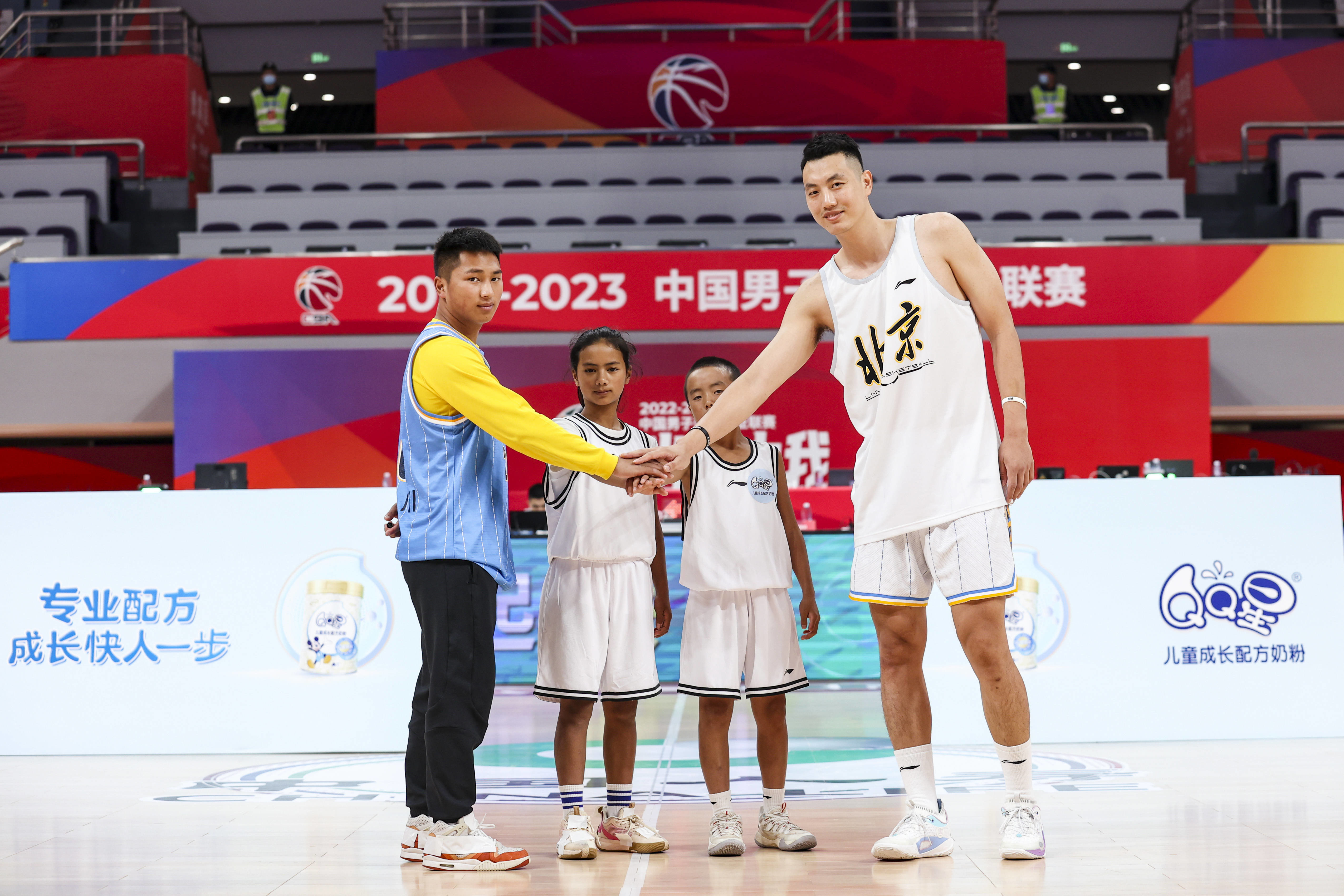 QQ星奶粉助力凉山黑鹰登上CBA揭幕战，开启梦想“新赛季”_凤凰网