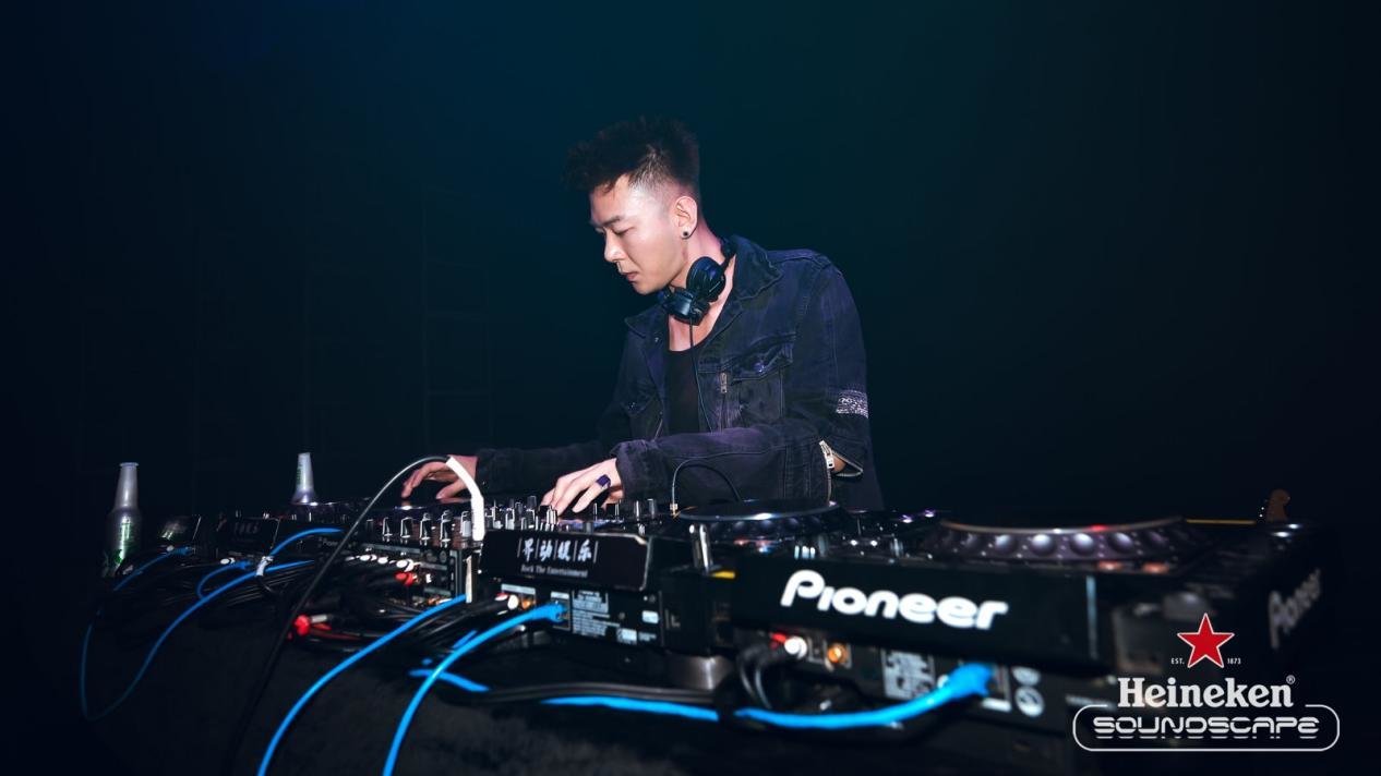 金贵晟、LUMINN上演神仙舞台，喜力®x《超感星电音》打造今夏最火电音仓库派对_凤凰网商业_凤凰网