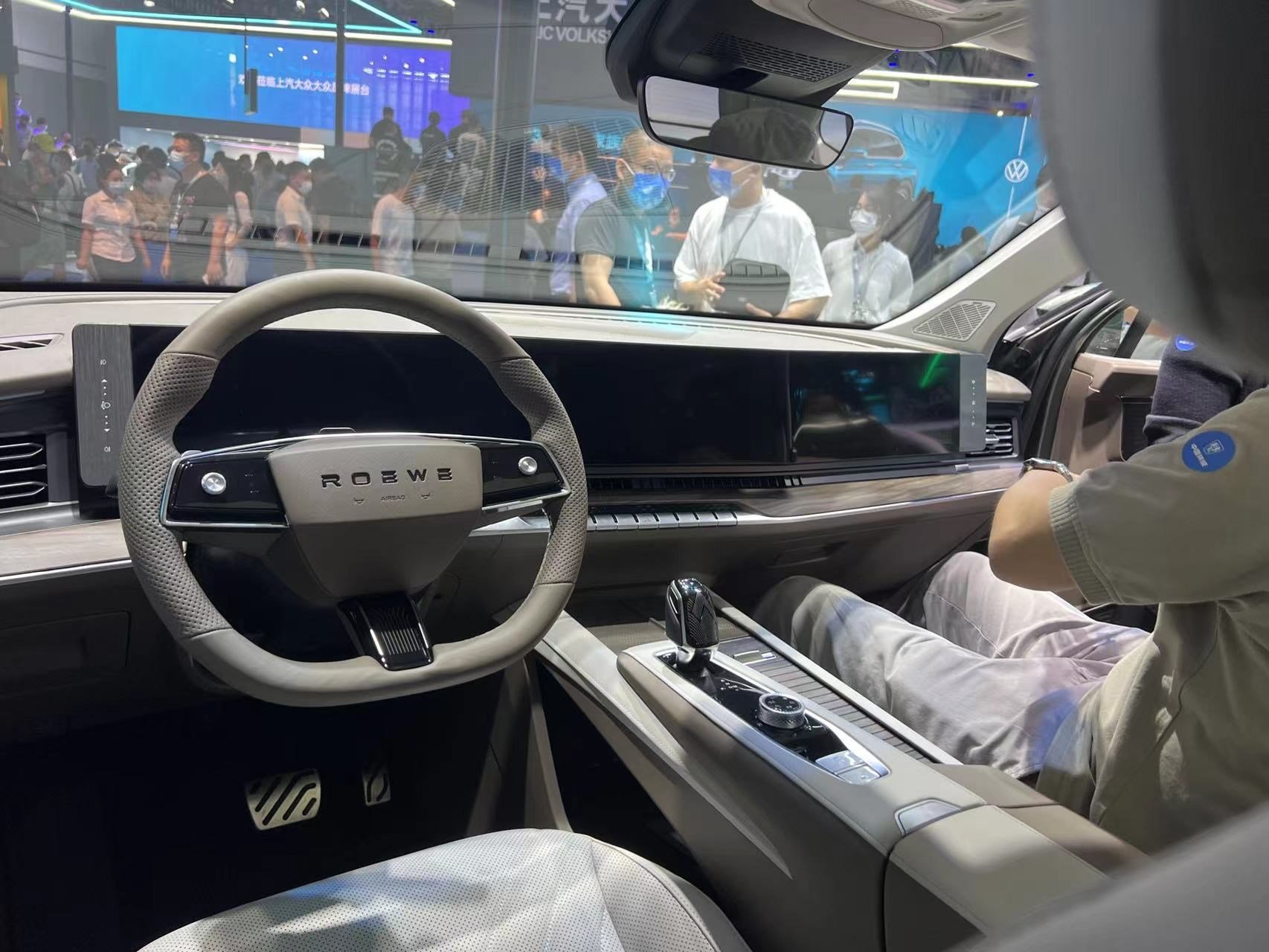 2022成都车展 | 定位为大型旗舰SUV，荣威RX9迎首秀_凤凰网汽车_凤凰网