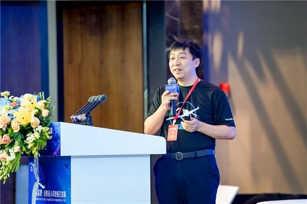 亿航智能胡华智：无人驾驶航空前景广阔 希望业界团结做大市场_凤凰网