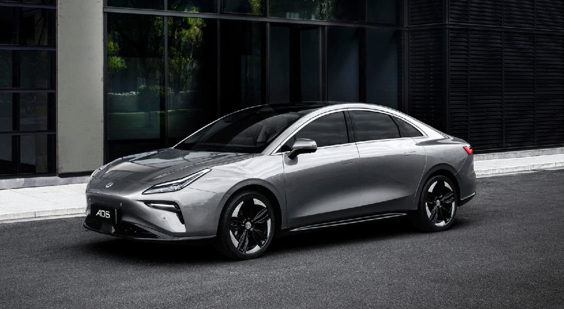 纯电轿跑新选择 17.98万起售的合创A06挺有“料”_凤凰网