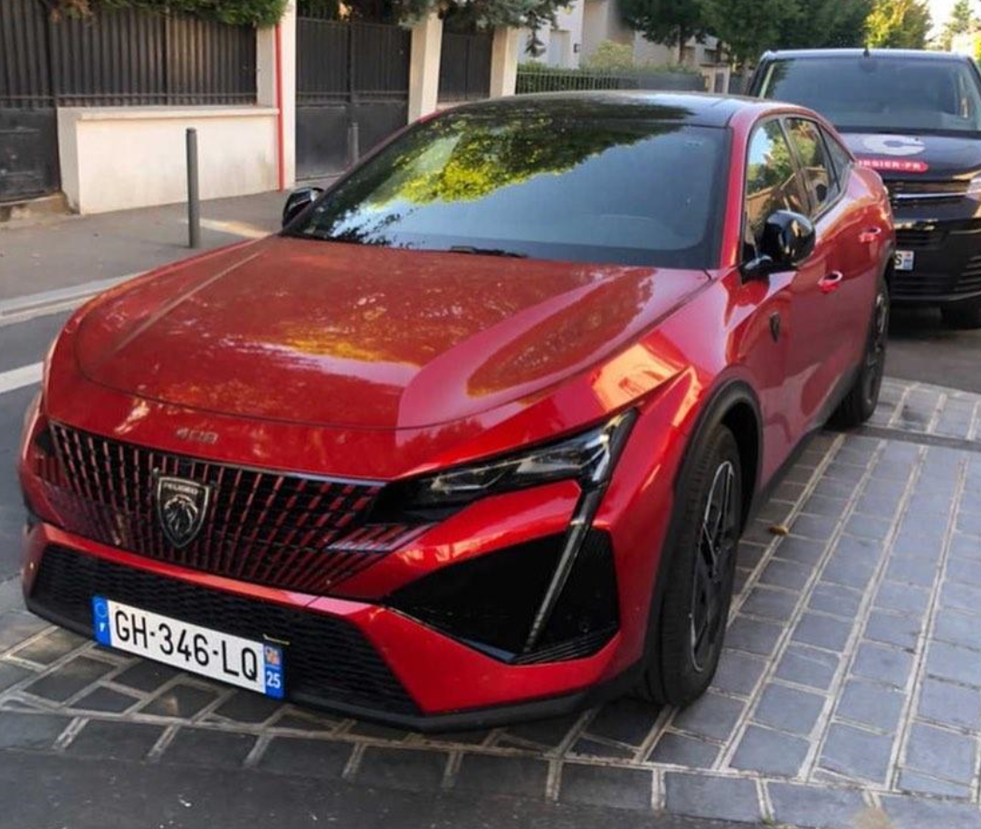 标致408X现身街头，比凡尔赛C5 X还帅，14万起会火吗？_凤凰网汽车_凤凰网