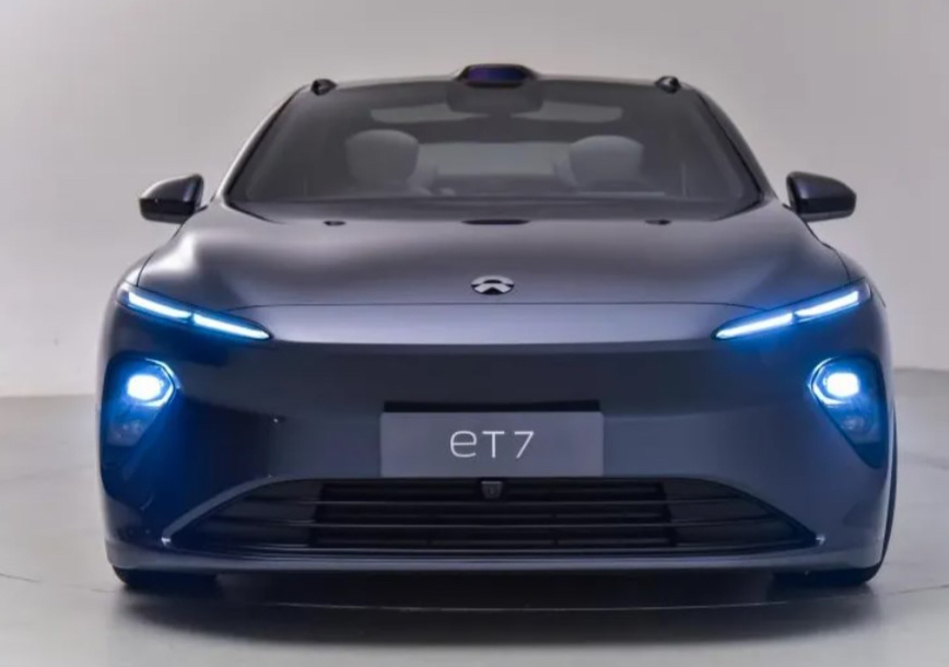 汽车坠楼！两名试车员身亡，蔚来：发生得很突然，车型为ET7_凤凰网财经_凤凰网