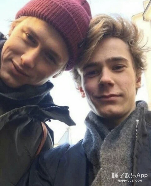 还记得《Skam》男主Isak吗？从小天使变光头强了？_凤凰网