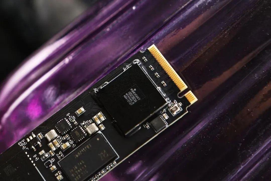 定义SSD的“状态”——致态TiPro 7000 1TB PCIe 4.0 SSD全评测__凤凰网