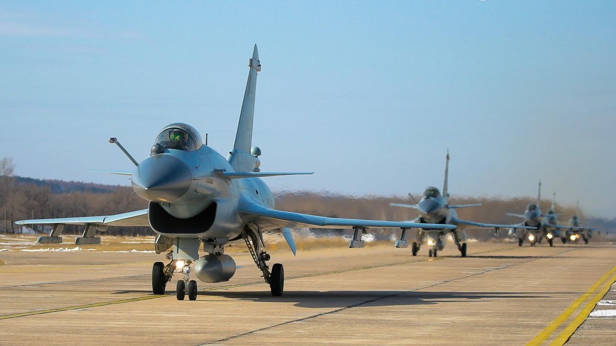 重磅！出口36架歼-10CE后，成飞将停产歼-10C全力供应歼-20？_凤凰网