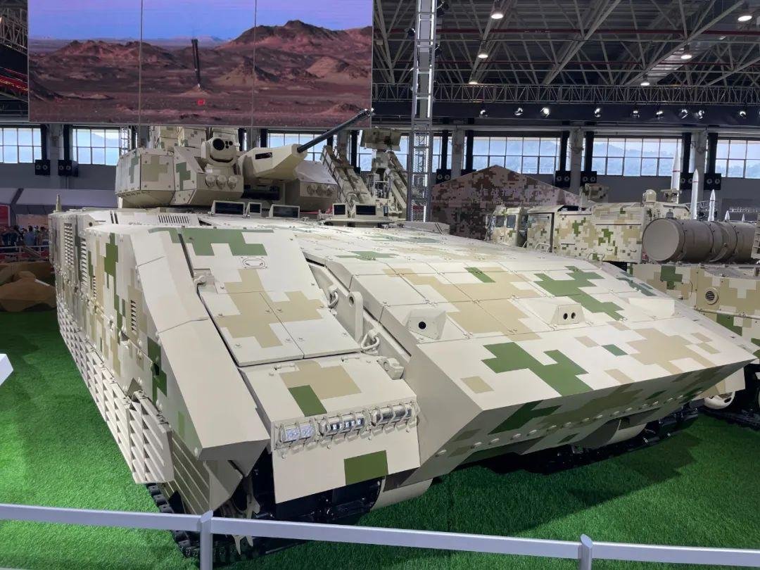 中国最新战车亮相珠海航展 单一平台衍生12款战车_凤凰网