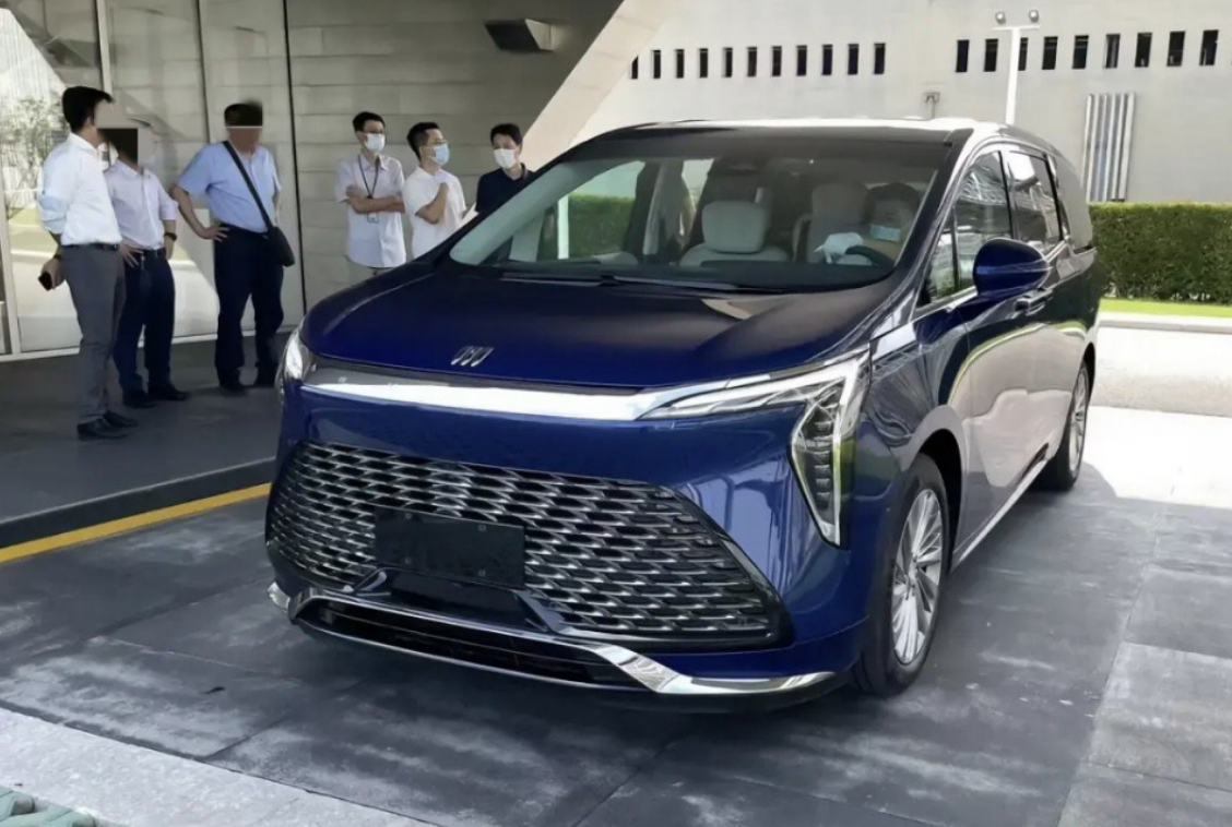 别克GL8世纪现身，配劳斯莱斯星空顶，豪华不输LM，还看埃尔法？_凤凰网汽车_凤凰网