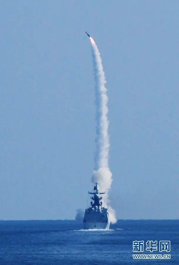 4000吨大舰拍成小炮艇！新型054A护卫舰照片流出，能看出哪些端倪_凤凰网军事_凤凰网