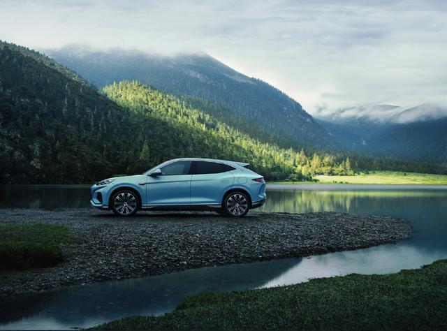 超一半是BBA车主！比亚迪高端品牌发力 大定都过万了？_凤凰网汽车_凤凰网