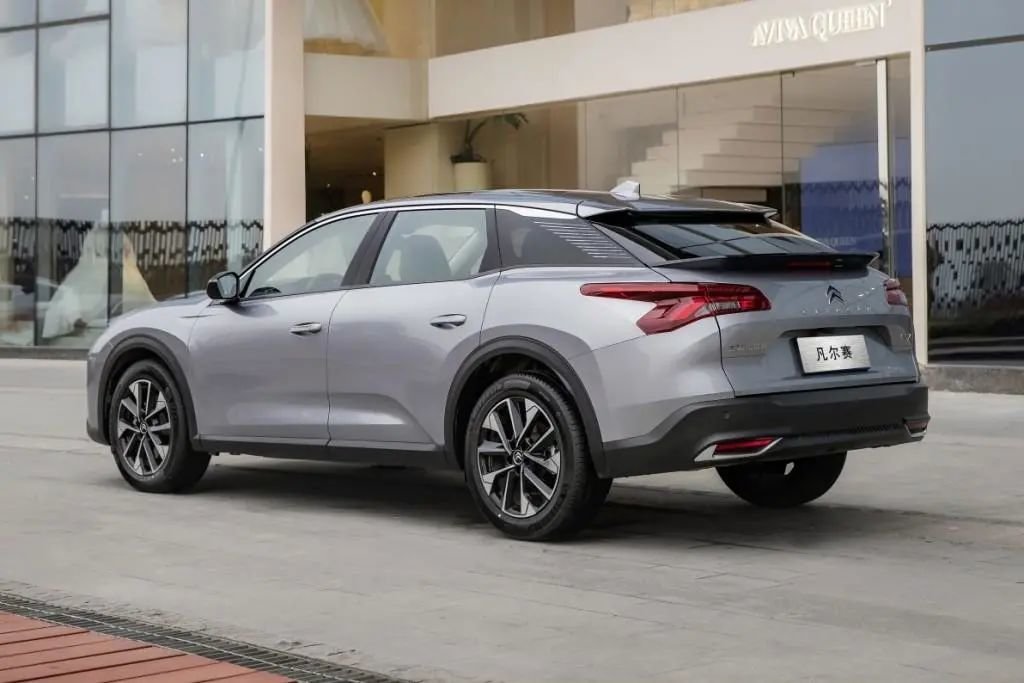 凡尔赛C5X：销量再次陷入低谷，价格想降不能降才最痛苦_凤凰网汽车_凤凰网