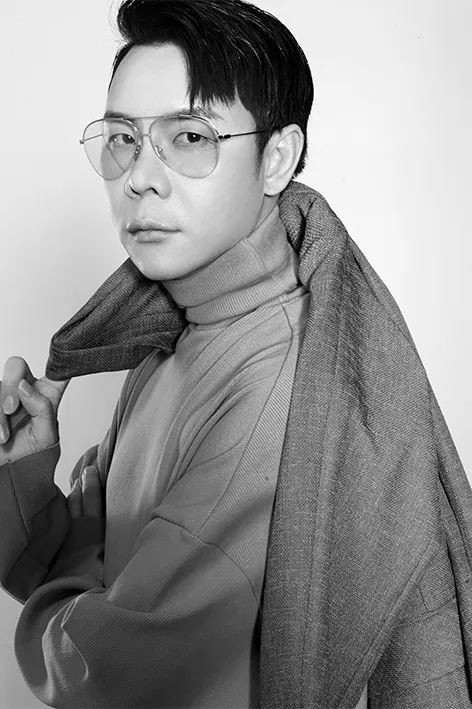 祝贺Tony&tony's品牌荣获深圳原创时装周时尚先锋大奖、时尚教父TONY斩获十佳原创设计师奖_凤凰网