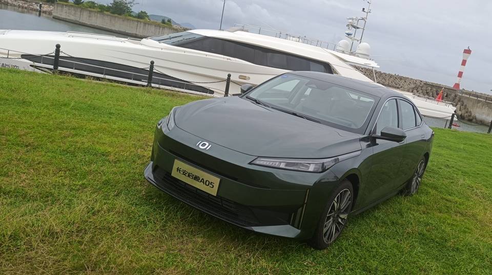 零百加速6.8秒，发动机介入无感，试驾长安启源A05_凤凰网汽车_凤凰网