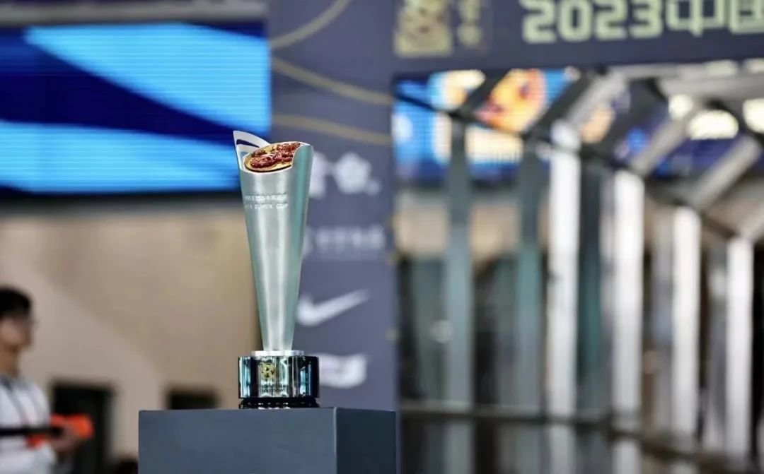武汉三镇捧杯、声光电特效燃爆黄龙！这场超级杯 重启”中国足球凤凰网