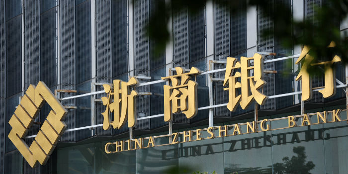 新董事长任职获批 浙商银行能否摆脱股价低迷？_凤凰网