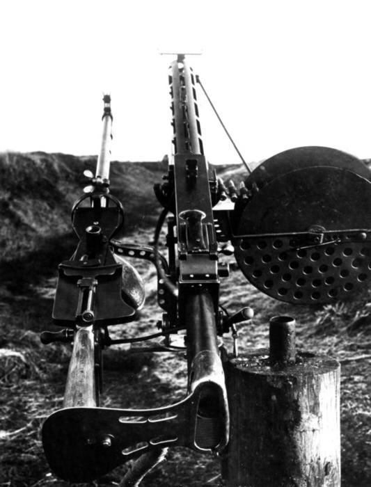德军用飞机的守护者：一战德国帕拉贝鲁姆LMG-14航空机枪_凤凰网