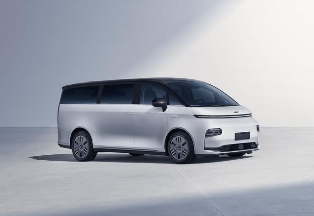 代号“L380”，吉利高端纯电MPV曝光！或将推出8座版