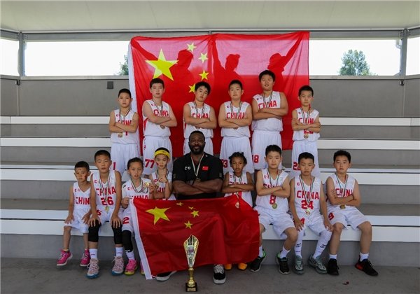 骄傲！优肯U10队代表中国夺得世界青少年联合运动会篮球U10组冠军_凤凰网