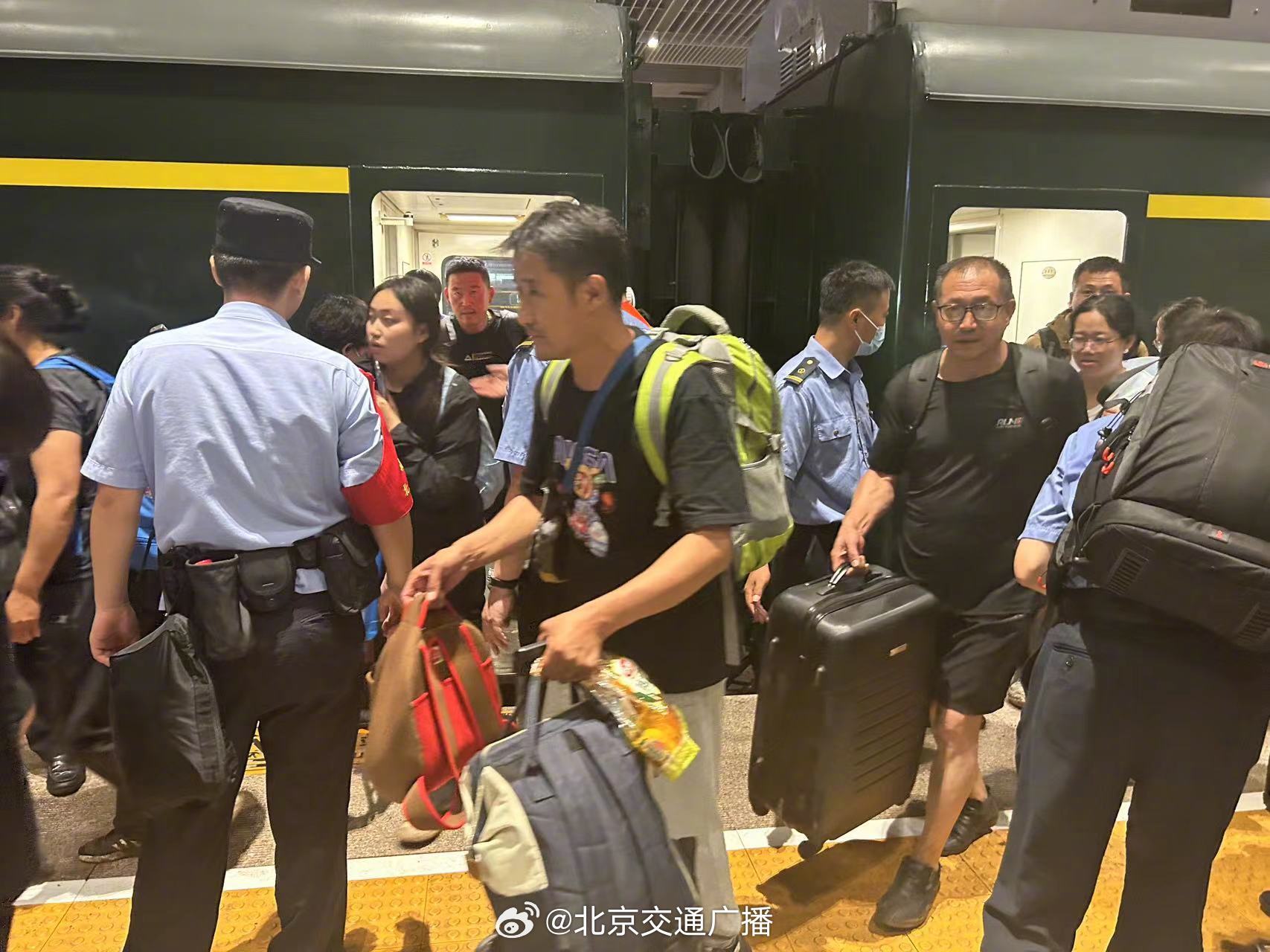 被困2天2夜的K396乘客陆续脱困，丰沙线紧急抢通中_凤凰网