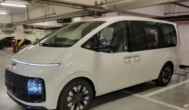 现代新MPV现身国内！“撞脸”理想，比GL8大一圈，造型喜欢吗_凤凰网