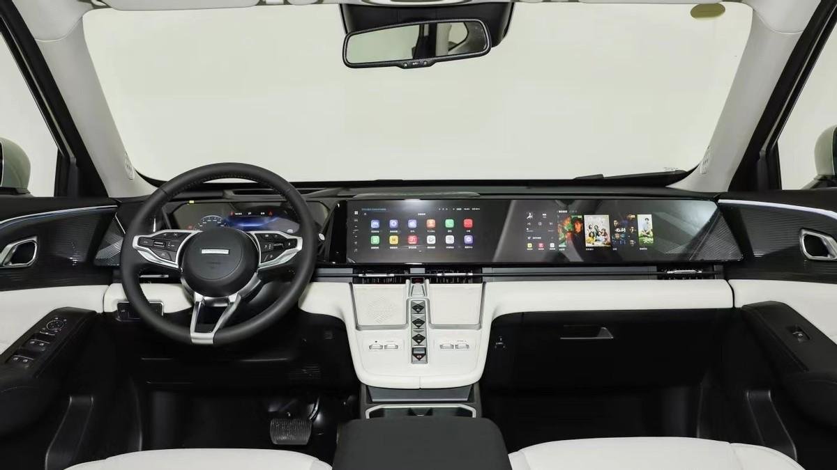 不到18万，就有3块大屏+AR HUD，银河L7座舱如何？_凤凰网汽车_凤凰网