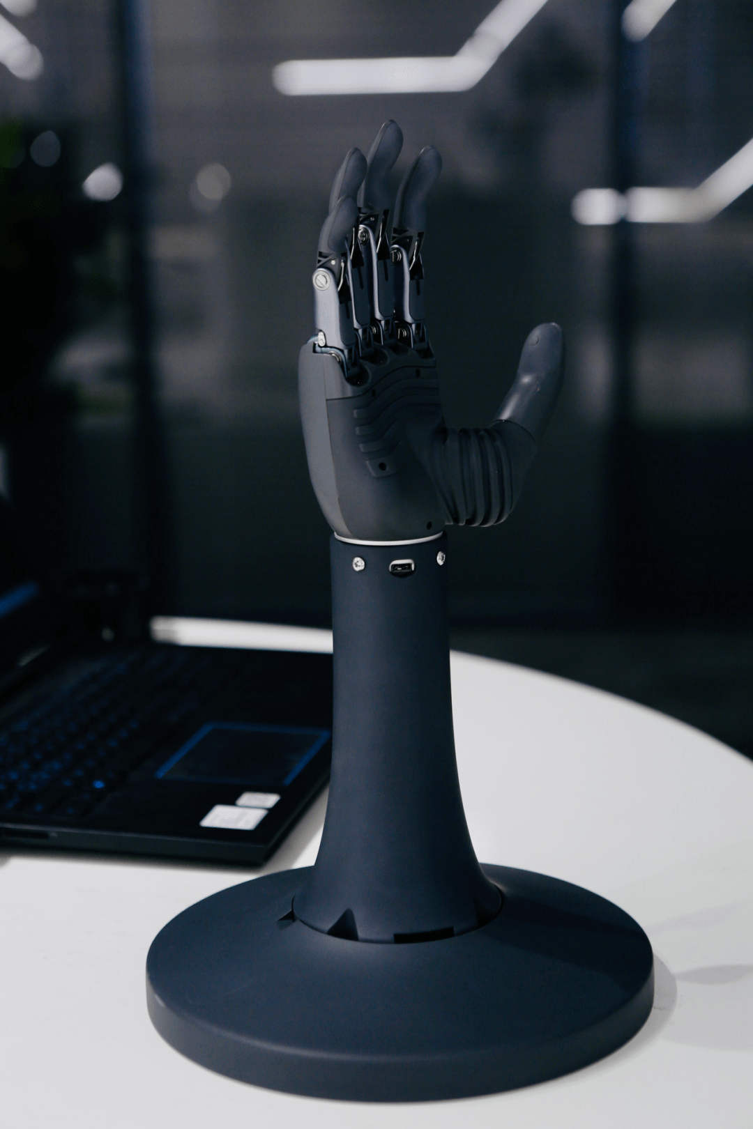 BrainCo强脑科技以科技重启生命无限可能_凤凰网