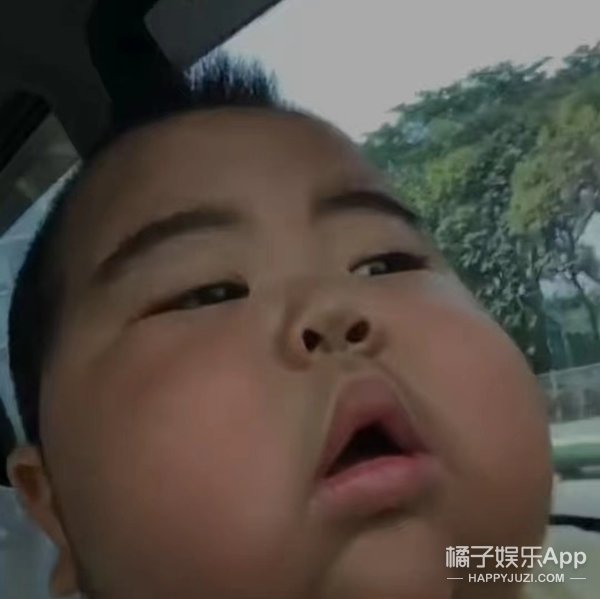 还记得表情包男孩Tatan吗？他长这么大啦_凤凰网