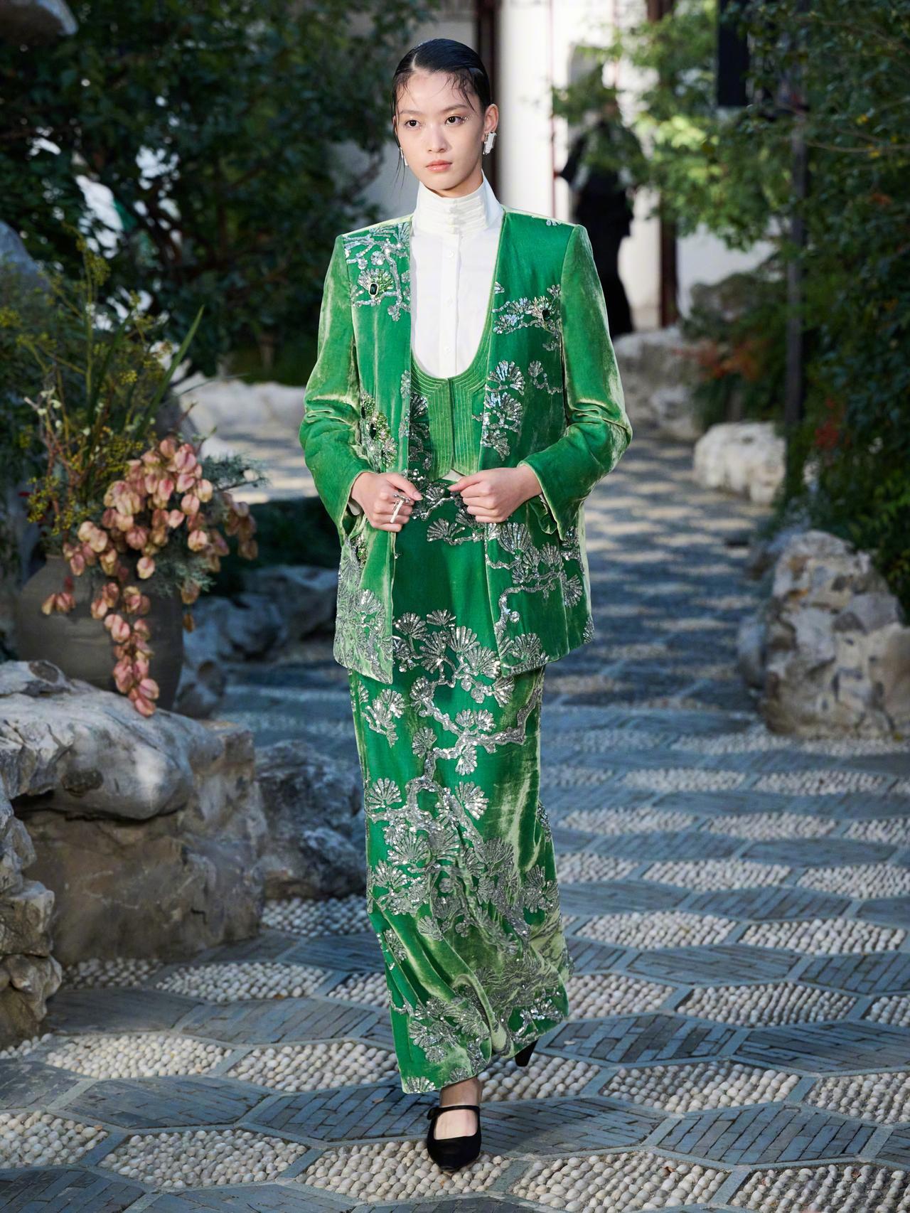 近日，M essential @MessentialOfficial_凤凰网