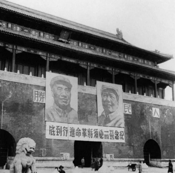 纪念毛泽东同志诞辰130周年 | 天安门城楼伟人画像有八个版本（上）_凤凰网