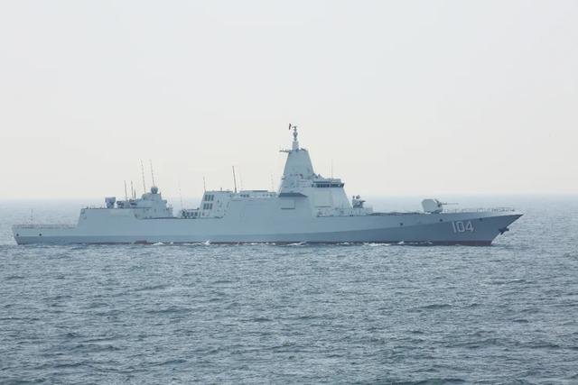 055大驱全部就位，解放军在南海水下为美军潜艇撒下一张张大网_凤凰网