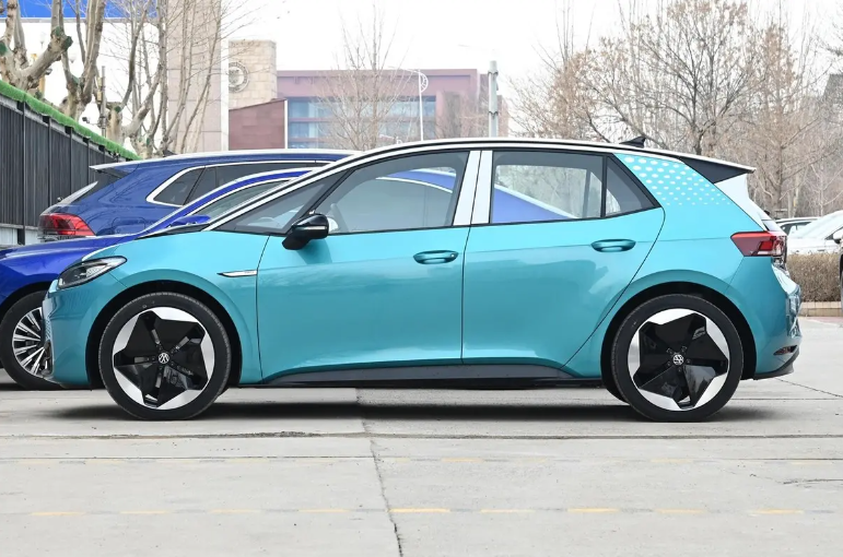 奔驰smart、比亚迪海豚和ID3哪个好？2023款ID3好看又好开_凤凰网