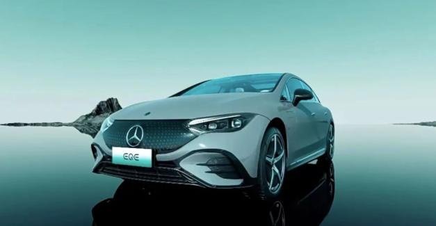 颜值很高，续航752km，6.7秒破百，奔驰EQE值得买？_凤凰网汽车_凤凰网
