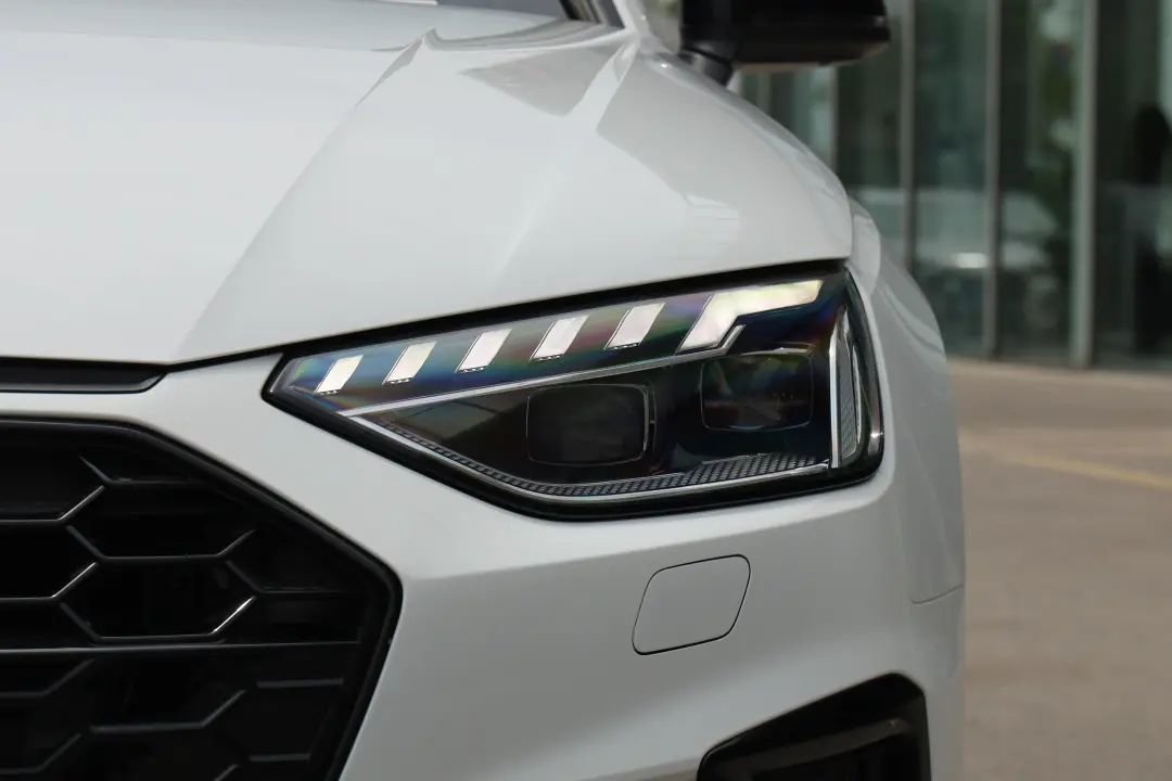 新款奥迪A4L加入价格战，搭载2.0T动力，配矩阵式大灯，够诚意吗_凤凰网汽车_凤凰网