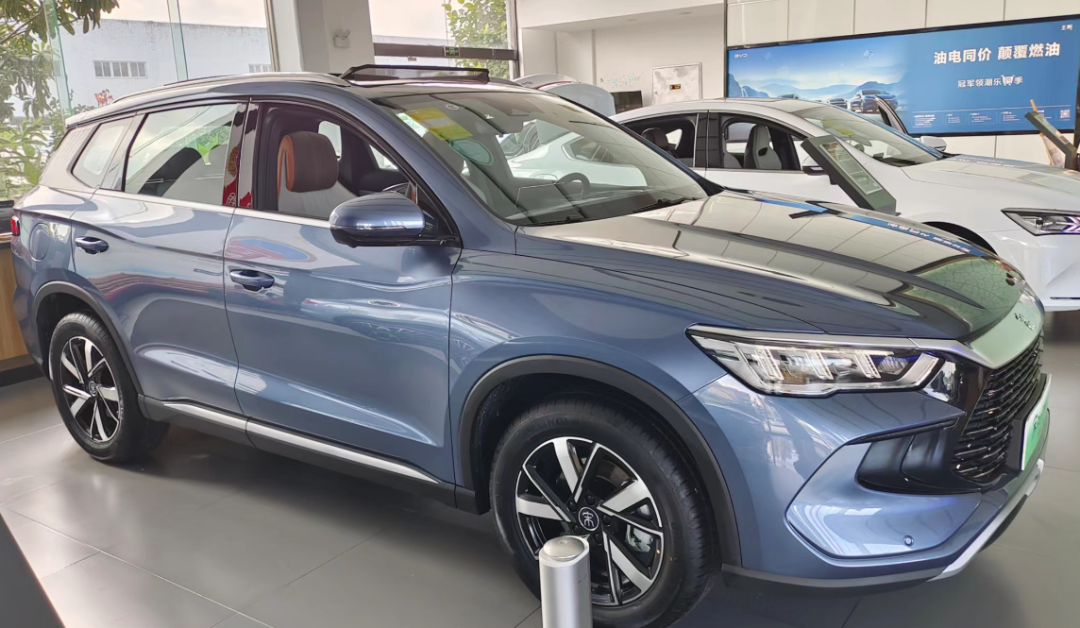 宋Pro DM-i冠军版实拍，远山青色很雅致，13.58万起，入门即高配_凤凰网汽车_凤凰网