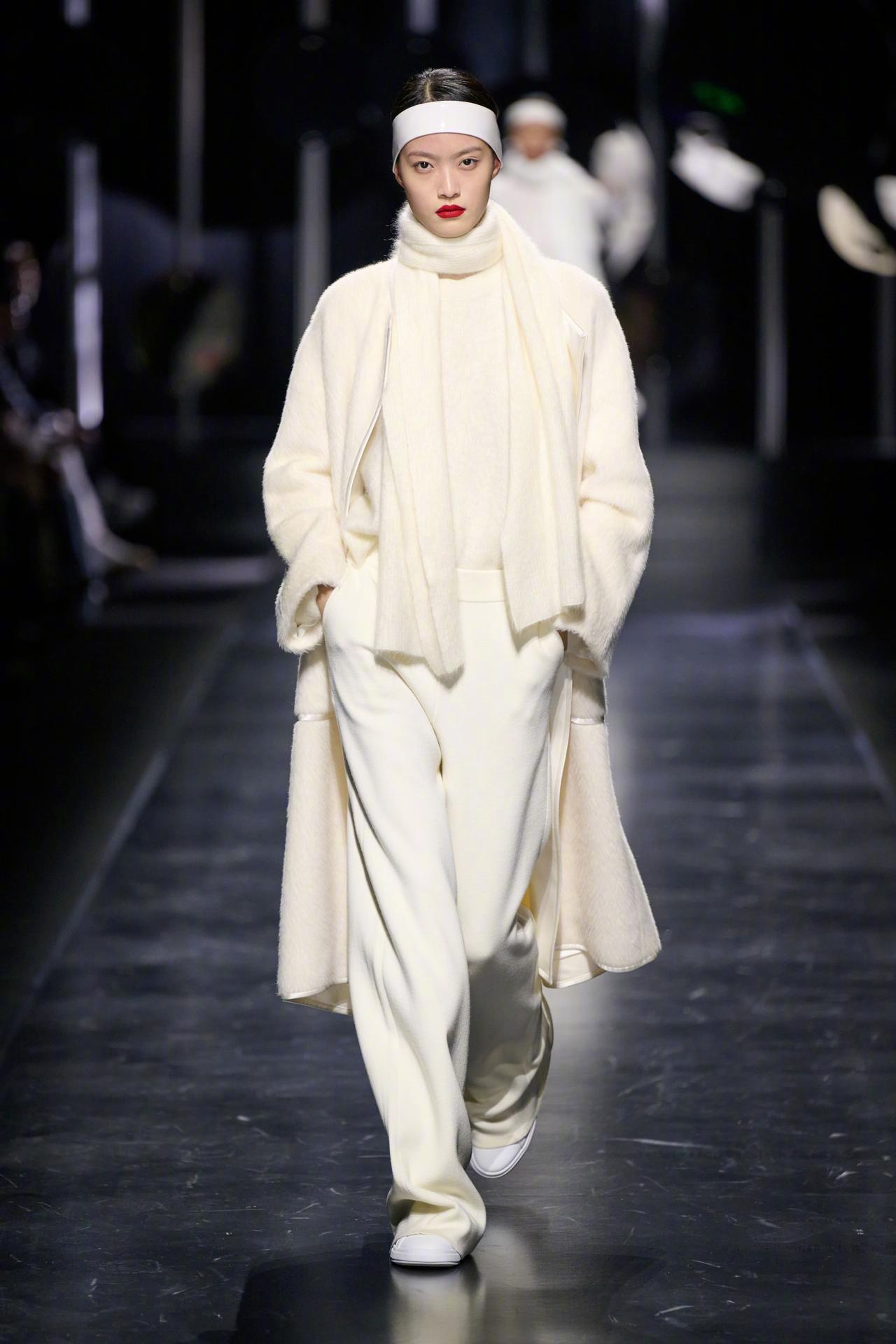 COMME MOI 2023秋冬时装秀于10月10日在上海成功举办，_凤凰网