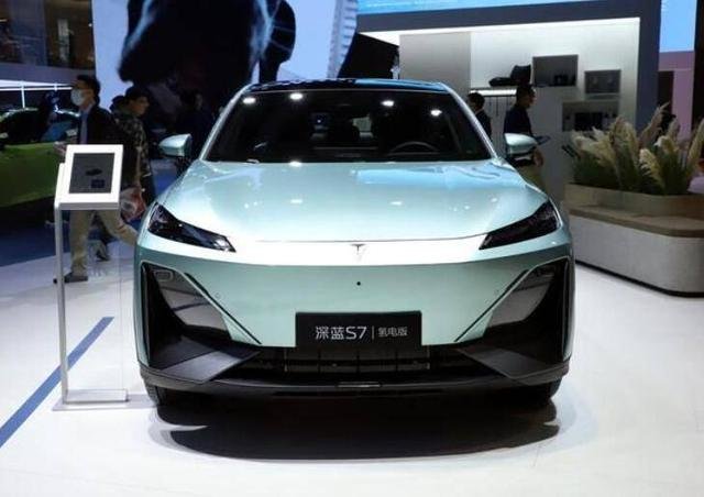 定位中型SUV，亮点十足，深蓝S7或成爆款车？_凤凰网汽车_凤凰网