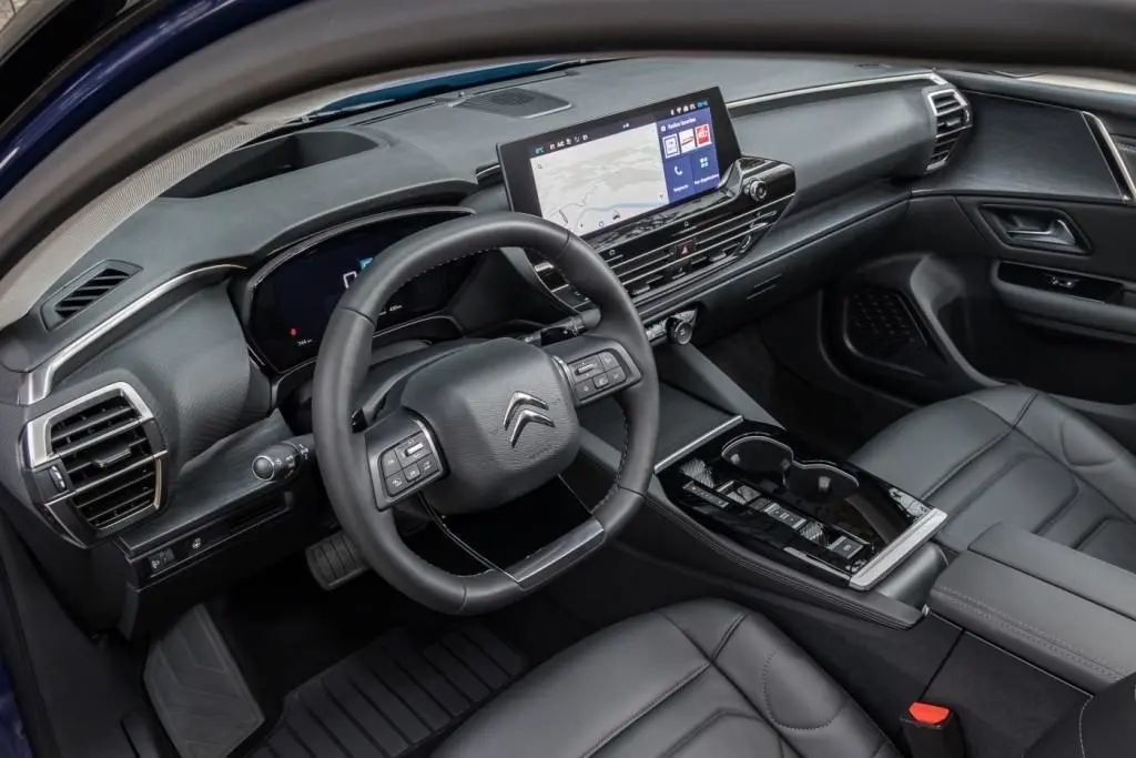 凡尔赛C5X：销量再次陷入低谷，价格想降不能降才最痛苦_凤凰网汽车_凤凰网