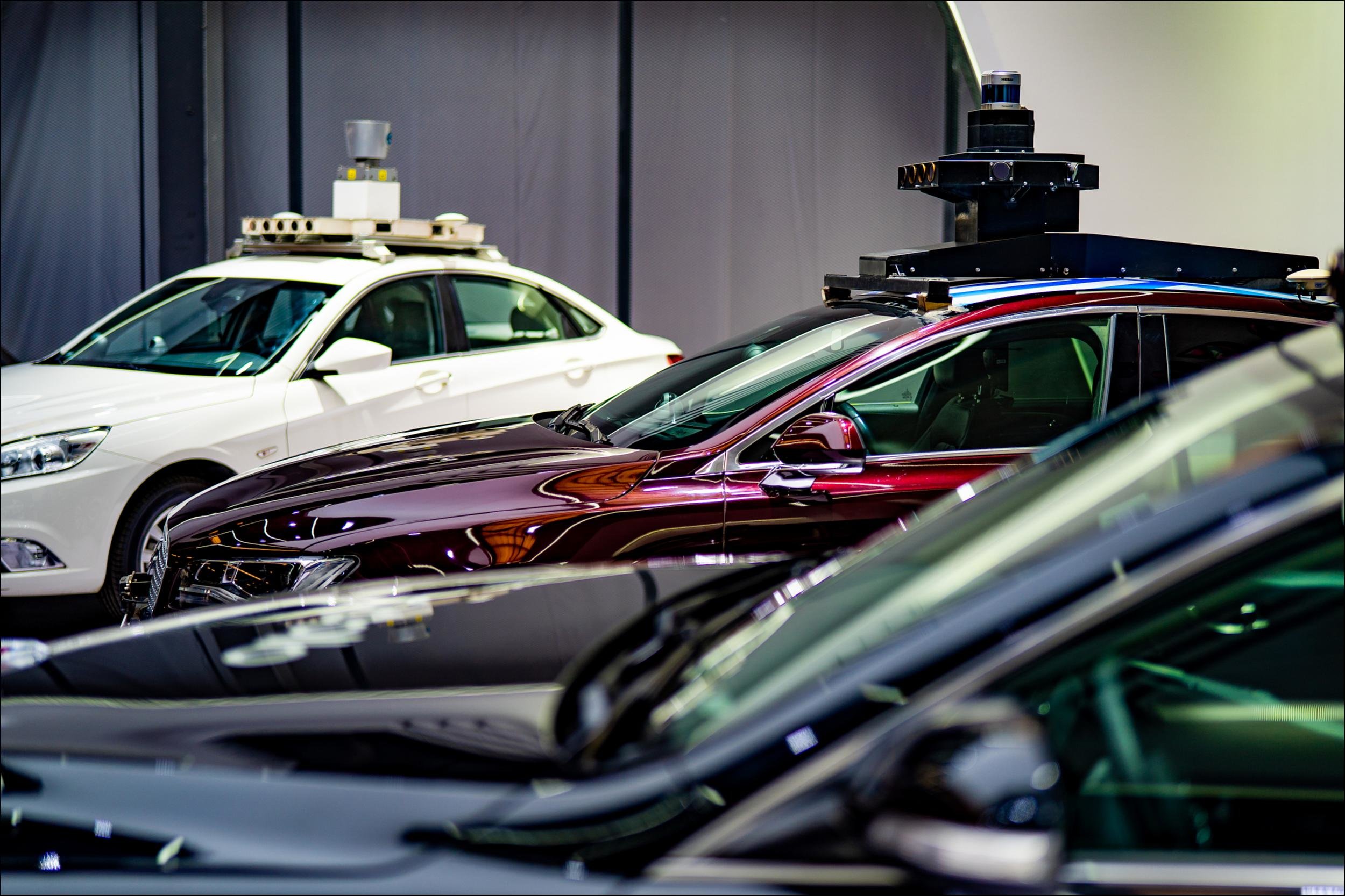 万亿Robotaxi赛道，何时迎来新拐点？|钛媒体深度_凤凰网