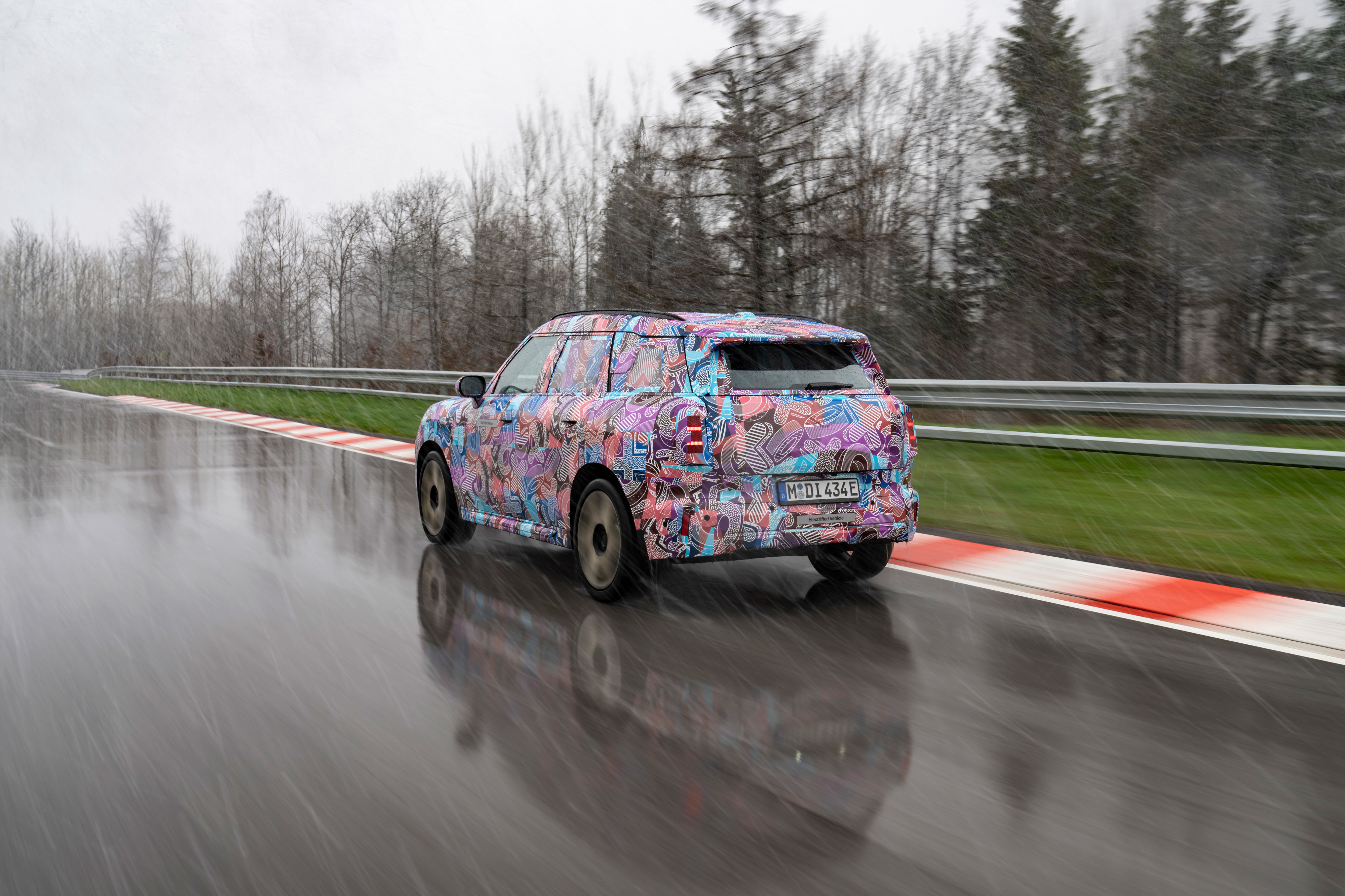 或下半年亮相 全新电动MINI Countryman官方谍照_凤凰网