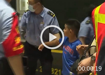 脱困！首批328名K396次乘客抵达北京丰台站_凤凰网