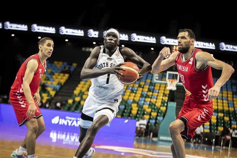 中国男篮对手南苏丹，除了篮球穷得一无所有_凤凰网