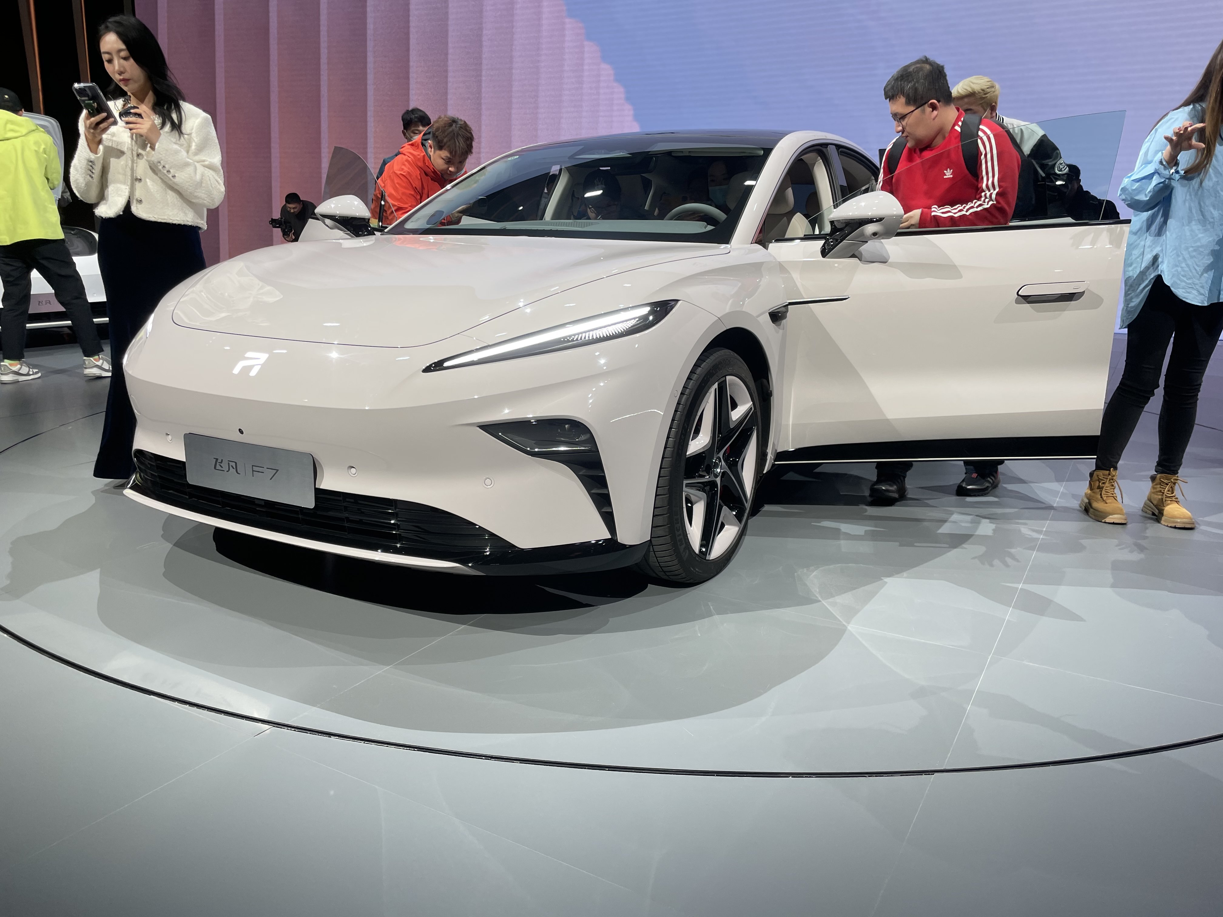 锁定比亚迪汉、特斯拉Model 3竞争，飞凡F7上市20.99万元起_凤凰网