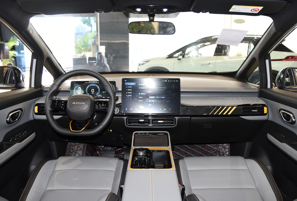 AION Y换脸车？合创Z03次低配为何比AION Y顶配还贵，值不值得买？__凤凰网