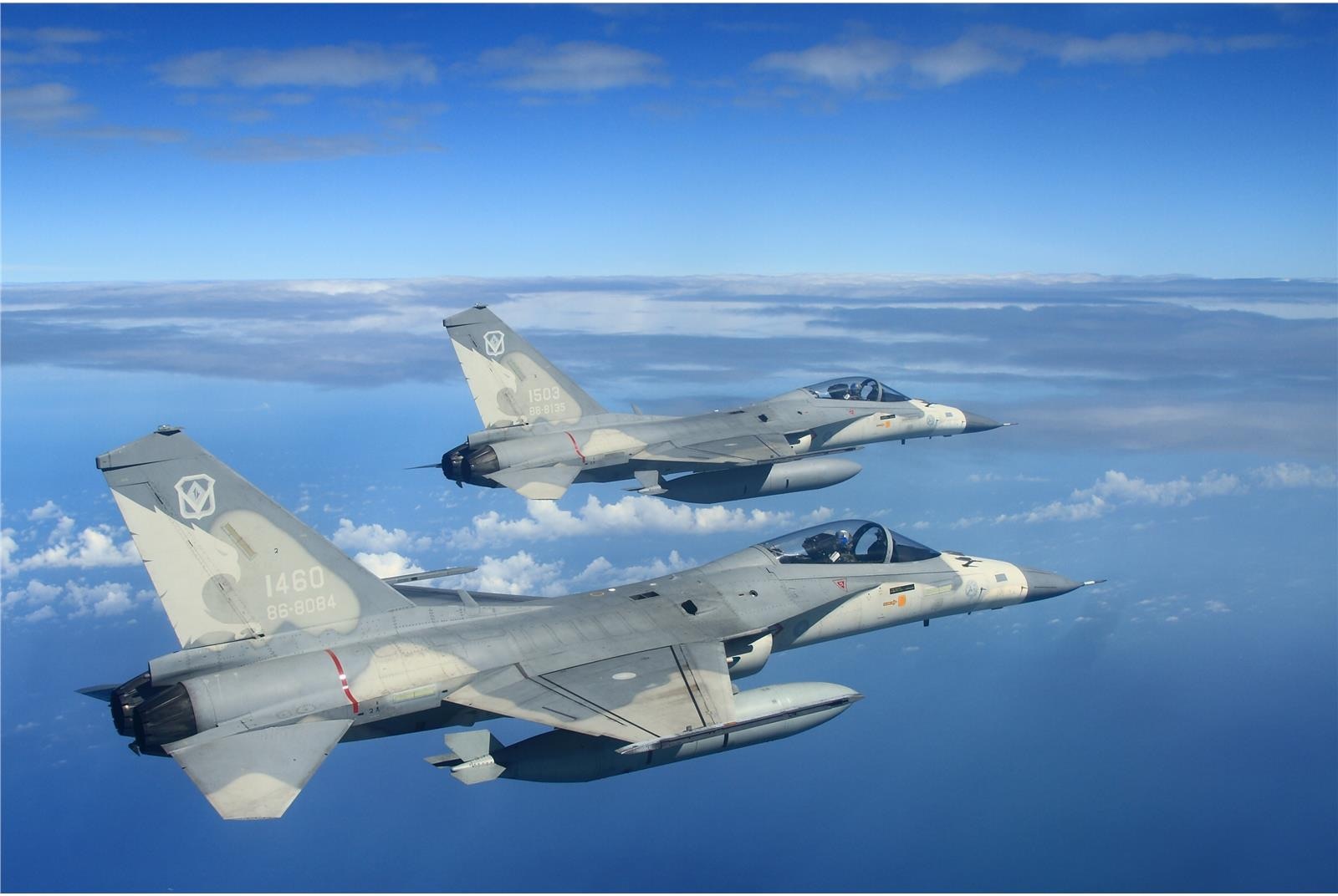 英媒：台湾推动自研“先进防御战机”以推动美售台F-35_凤凰网