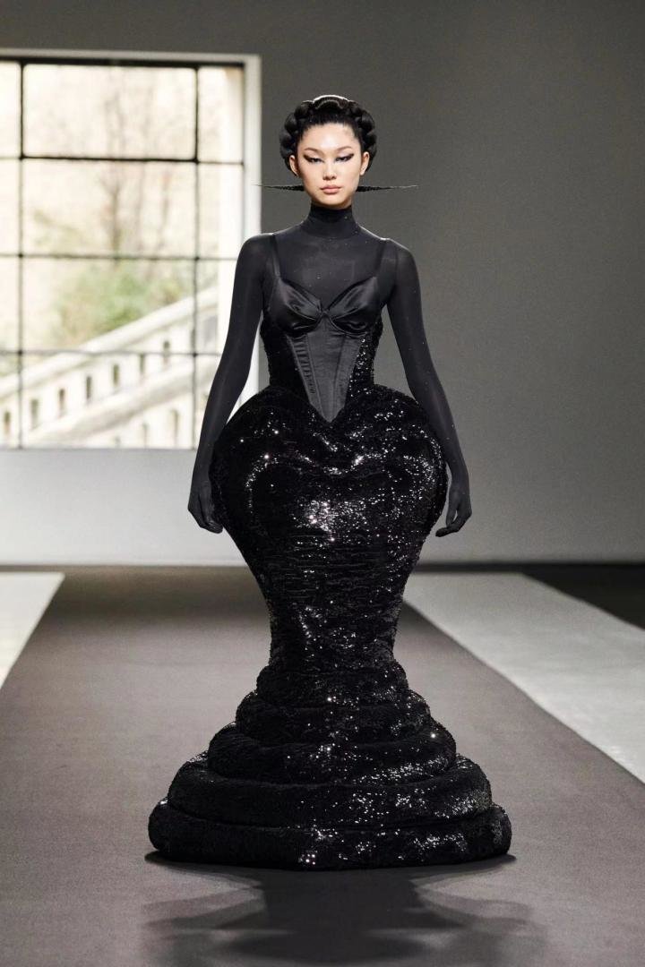 CHENPENG首登巴黎时装周官方发布23秋冬系列 作为首个中国设计师品牌与MM6 MAISON MARGIELA推出联名胶囊系列_凤凰网商业_凤凰网