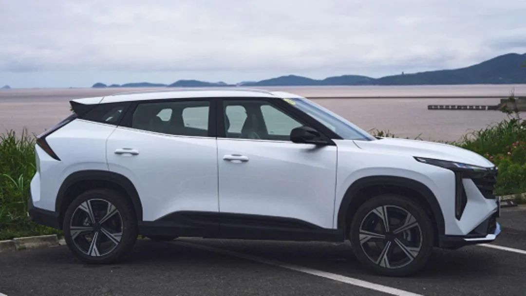 10万级燃油卷王？这吉利SUV标配8155芯片 但真值得买吗？__凤凰网