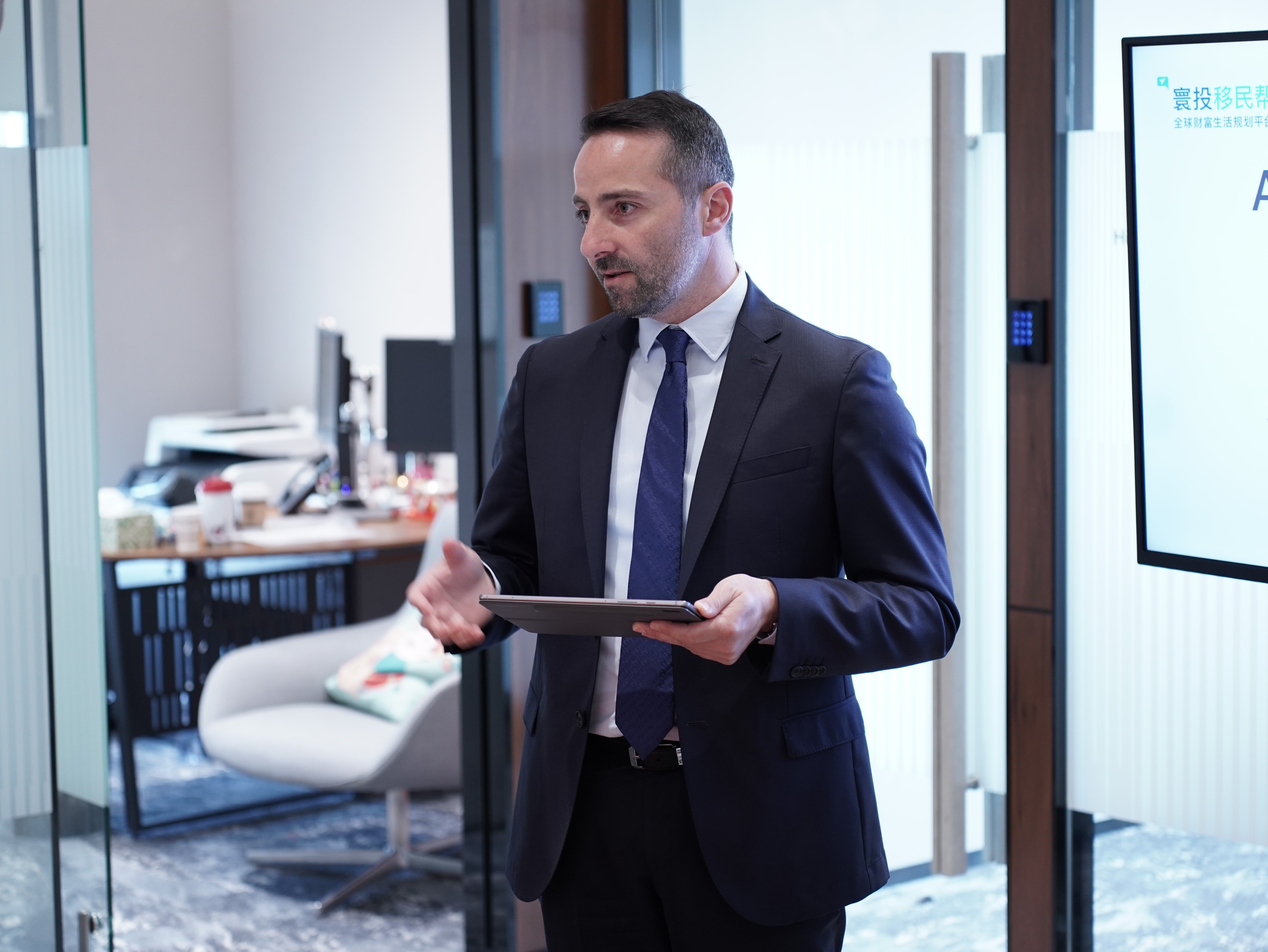 移民帮专访耳他永居及入籍法案制定者Alex Muscat_凤凰网