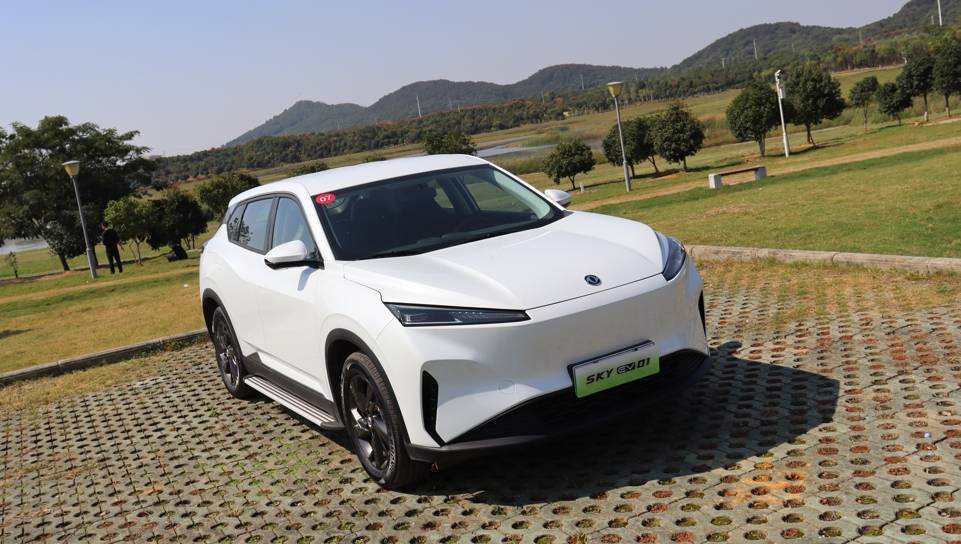 15万内最省电的紧凑型SUV？试驾东风风神SKY EV01_凤凰网汽车_凤凰网